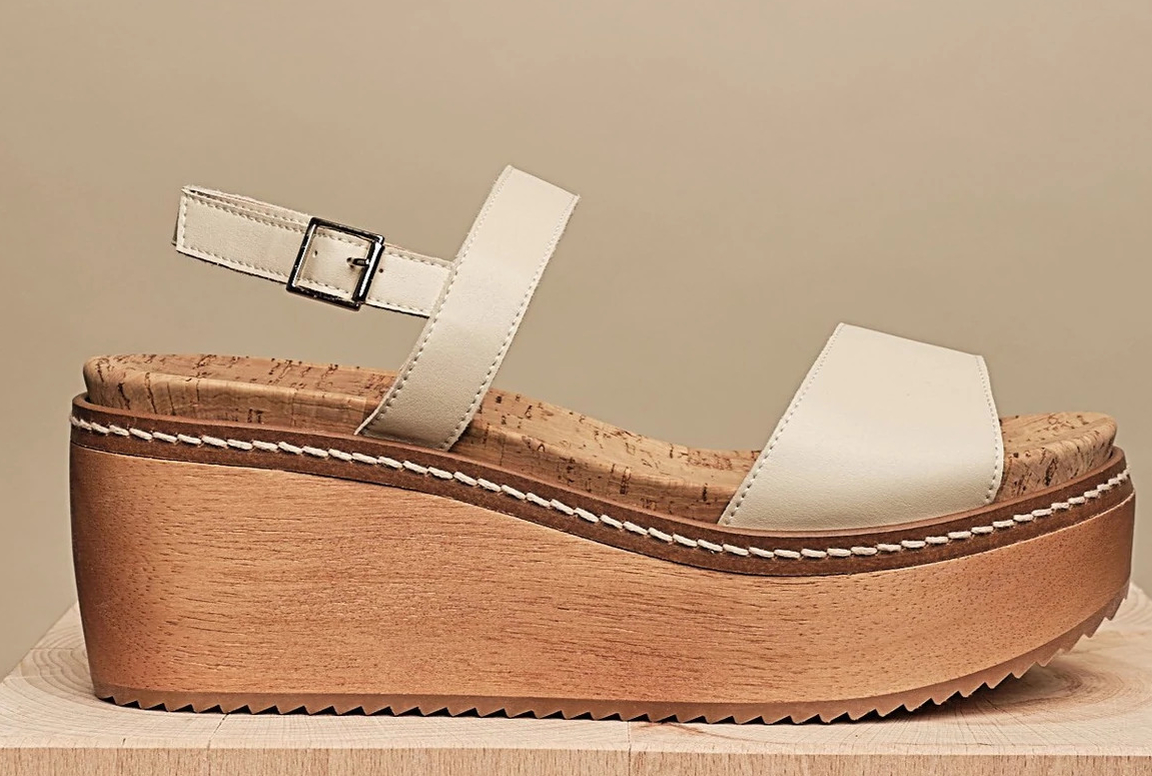 17 Best Vegan Clogs All Fashionistas Need in Their Closet (2023)