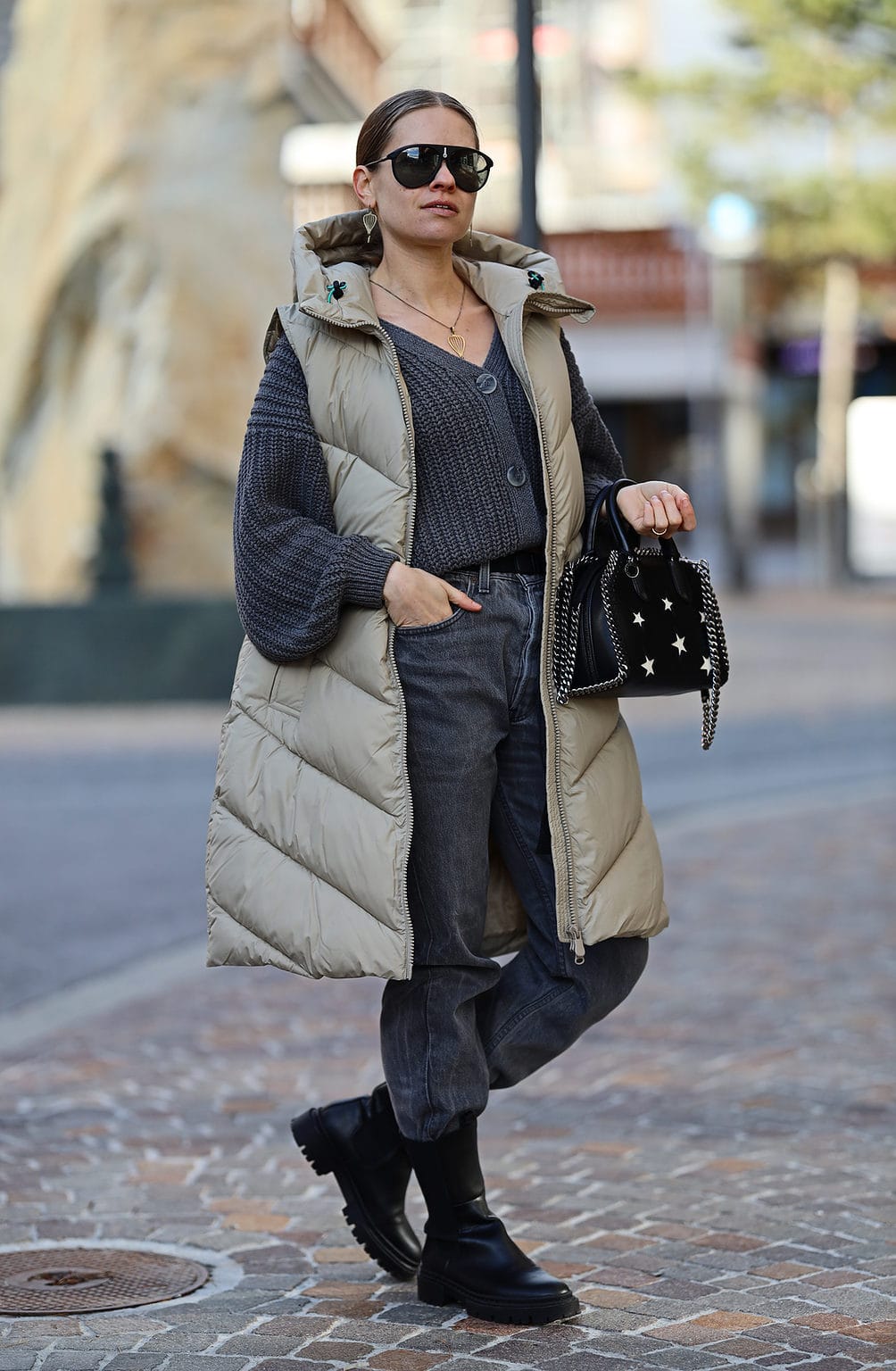 Long Puffer Vest Outfit Ideas For Instant Street Style Cred