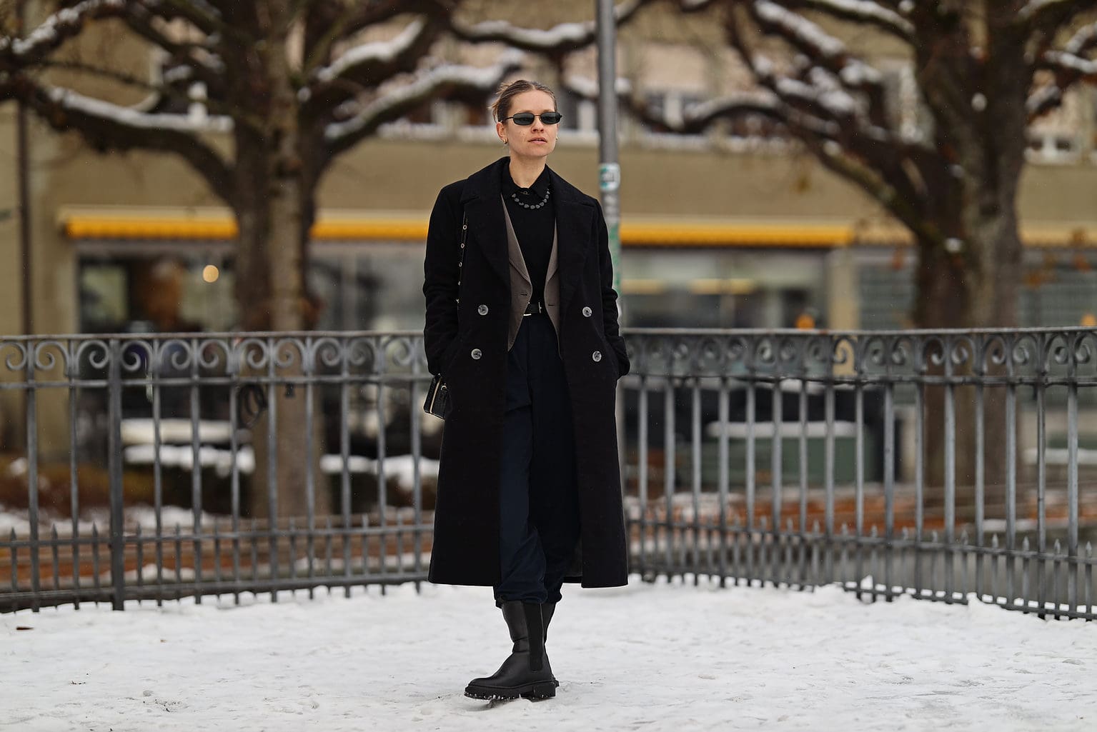 How to Wear the Dark Academia Aesthetic: Ultimate Style Guide