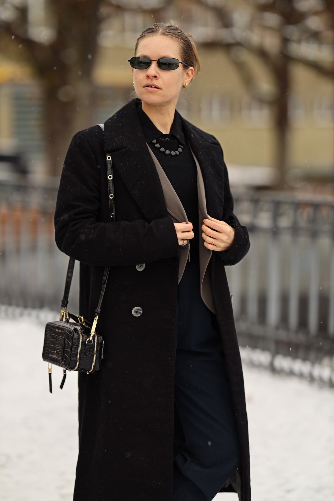 How to Wear the Dark Academia Aesthetic: Ultimate Style Guide