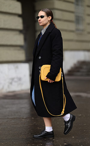 How to Wear the Dark Academia Aesthetic: Ultimate Style Guide